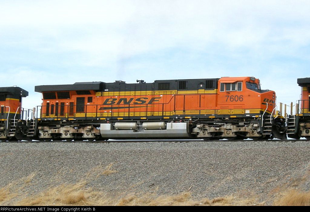 BNSF 7606